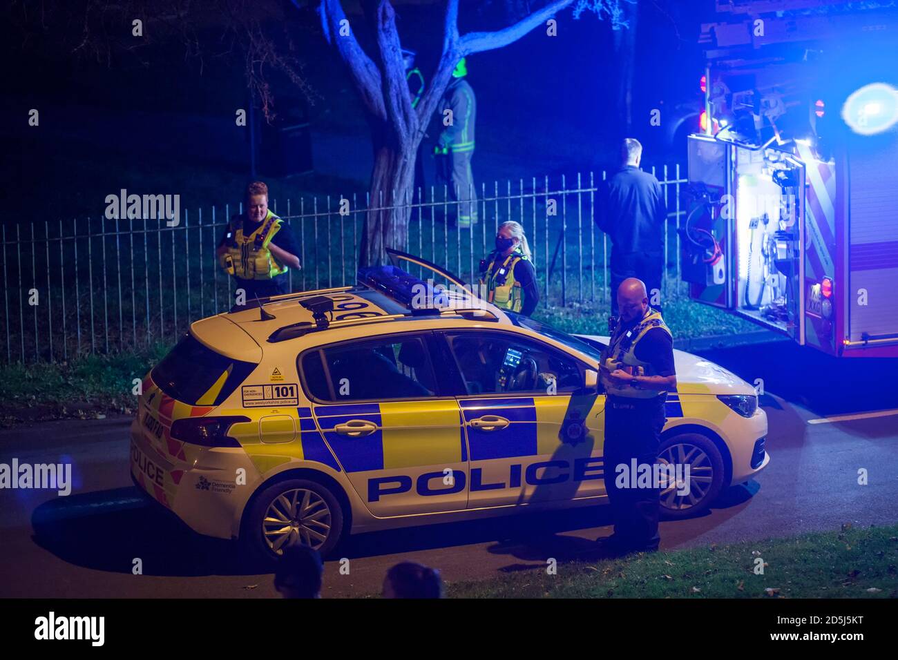 Police car responding hi-res stock photography and images - Alamy