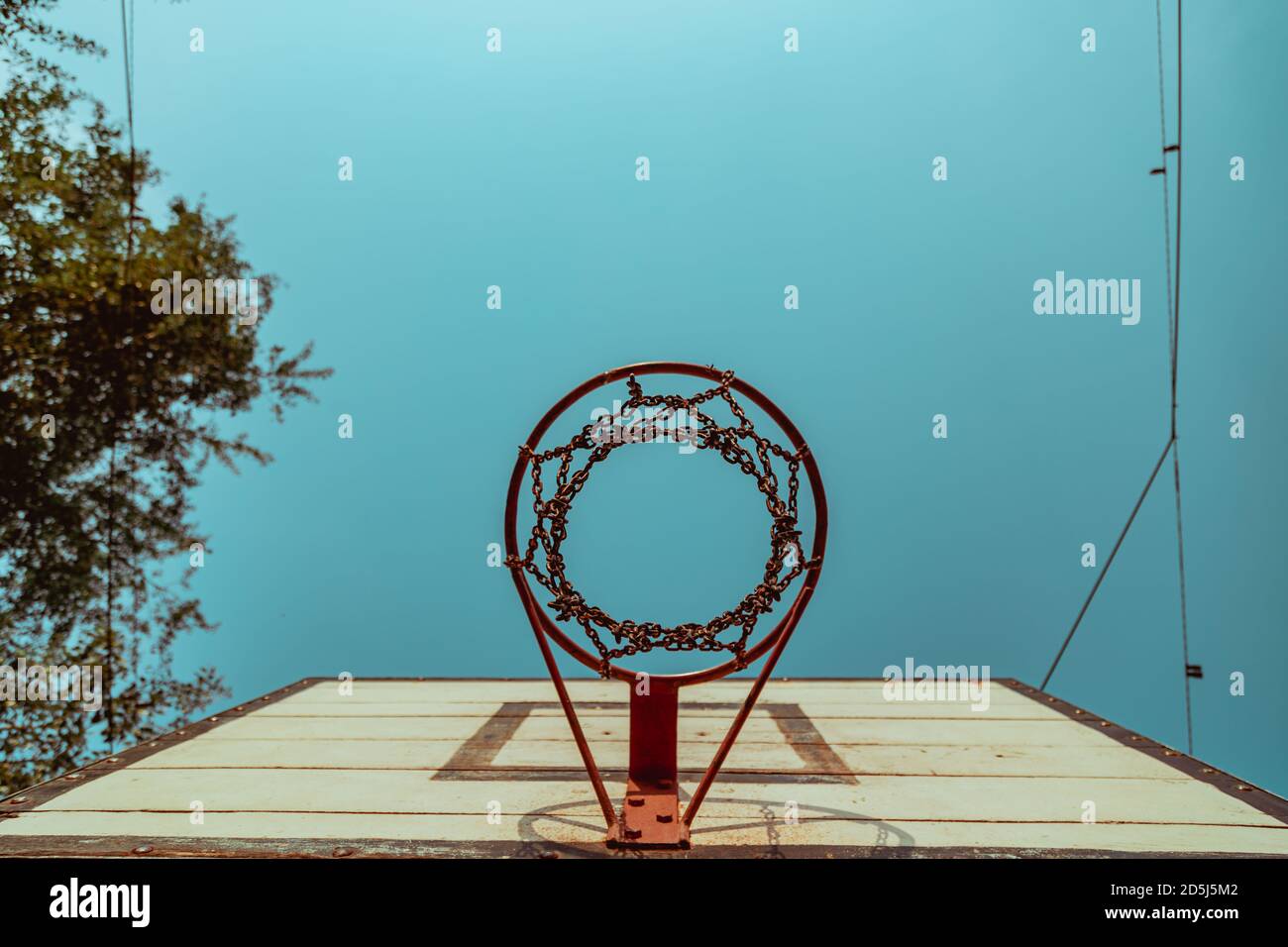 Basketball hoop vintage retro hi-res stock photography and images - Alamy