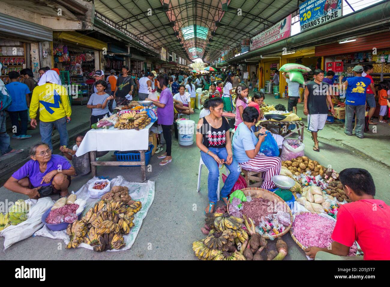 Traditional Filipino market in Cebu Stock Photo - Alamy