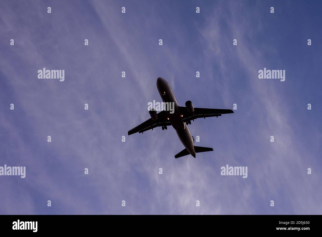 Silhouette airplane flying Stock Photo - Alamy