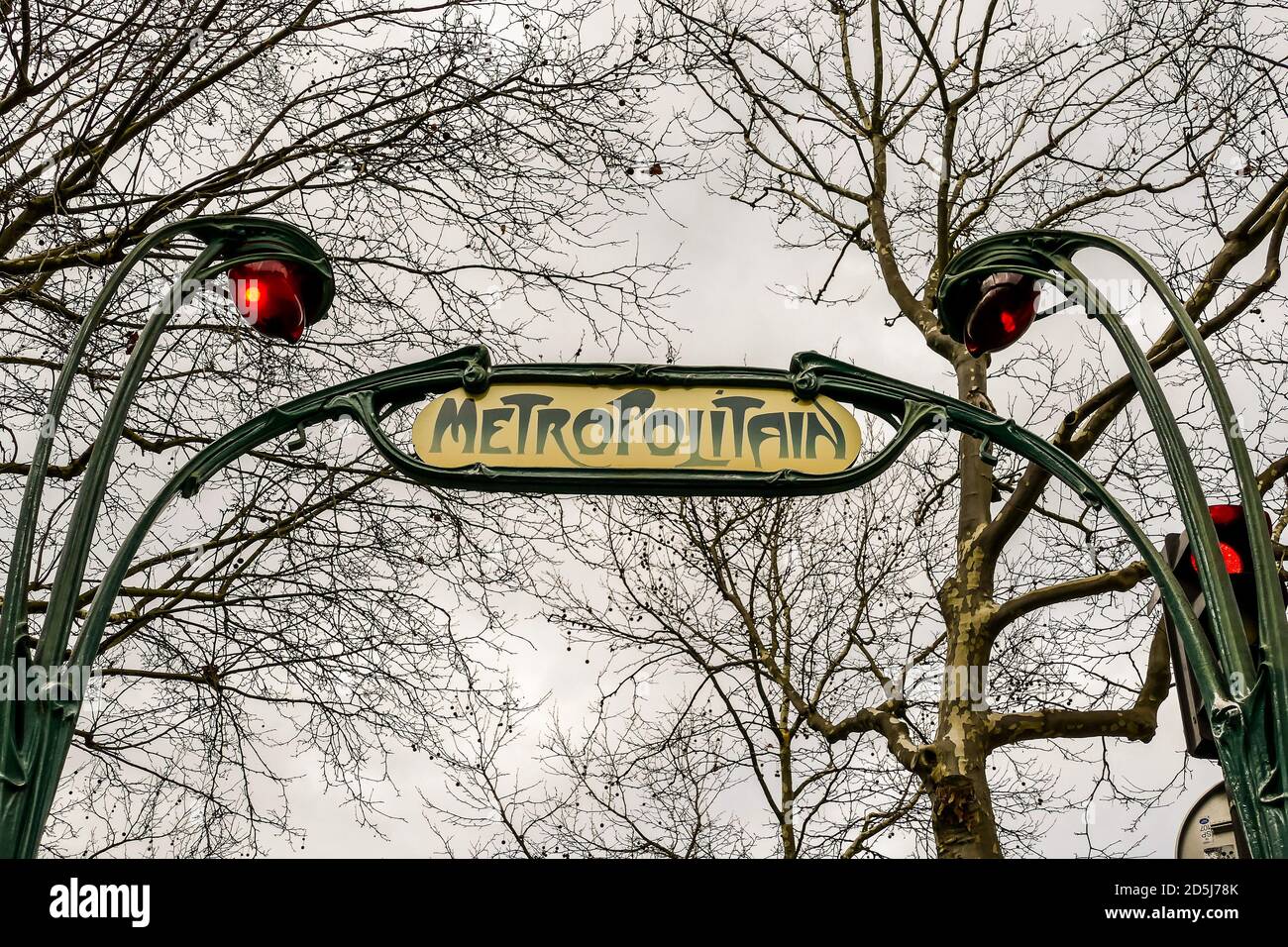 Metro underground metropolitain sign, Photo image a Beautiful panoramic ...