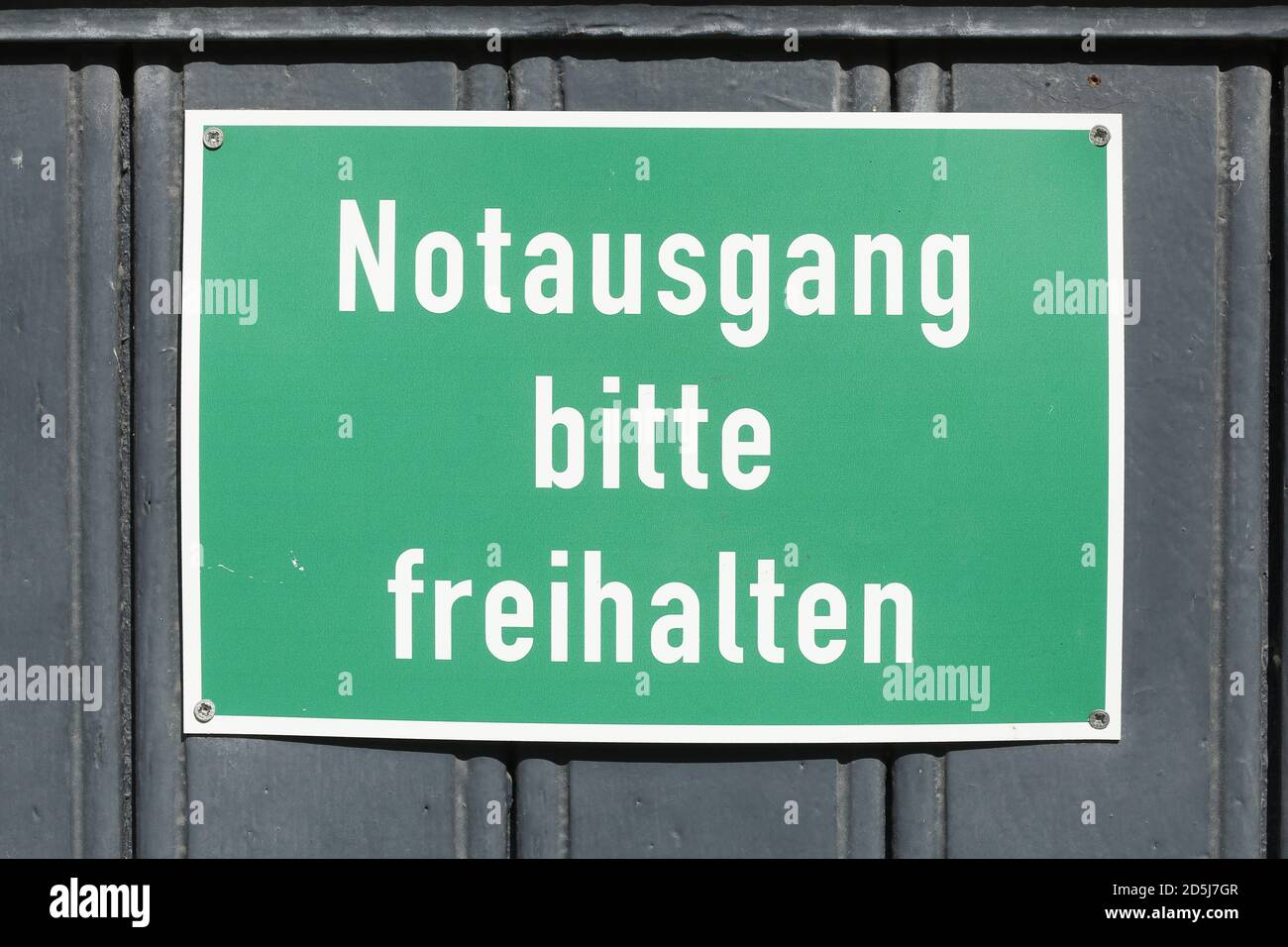 Bitte freihalten hi-res stock photography and images - Alamy