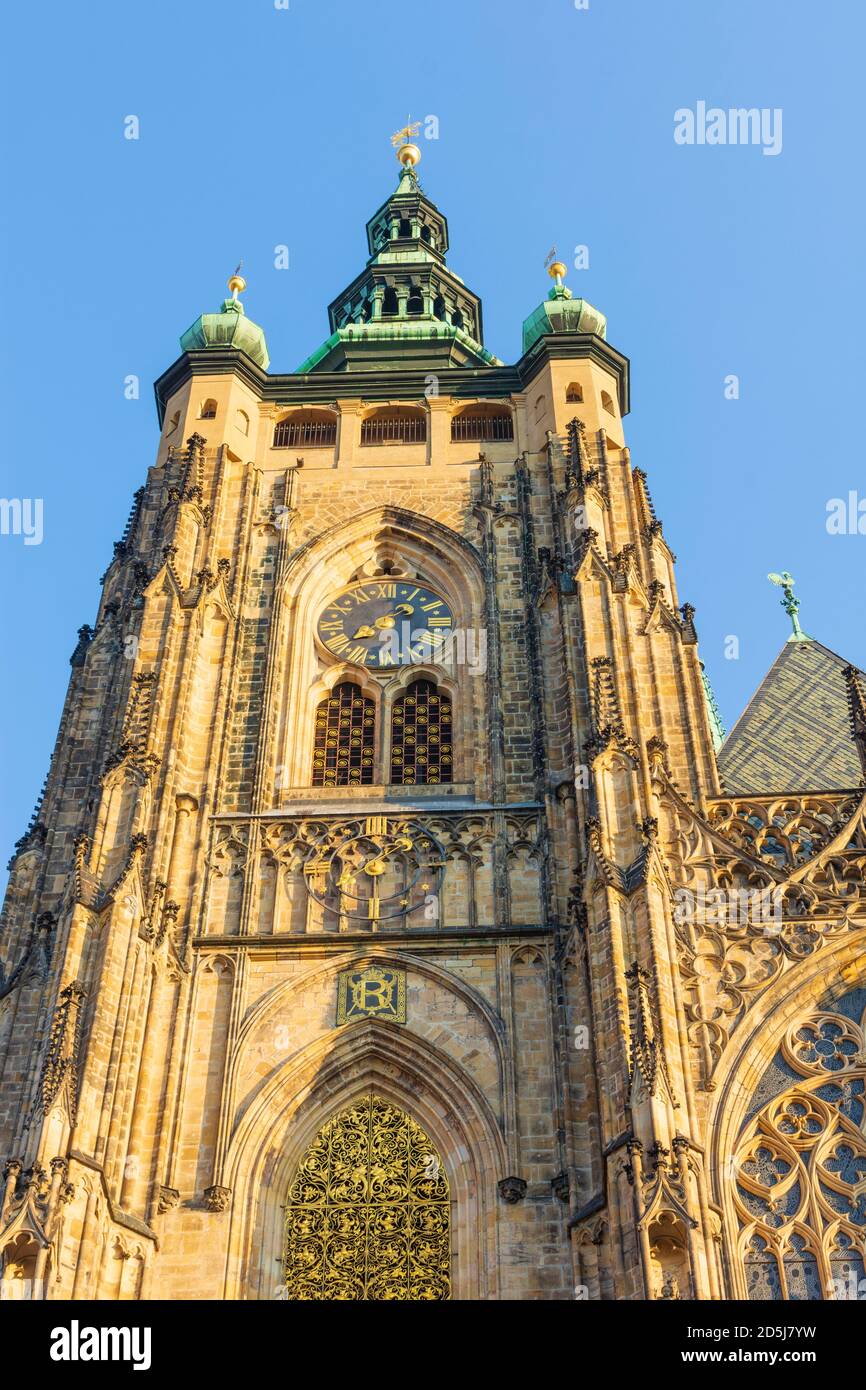 Praha: St. Vitus Cathedral, South view, tower in Hradcany, Castle ...
