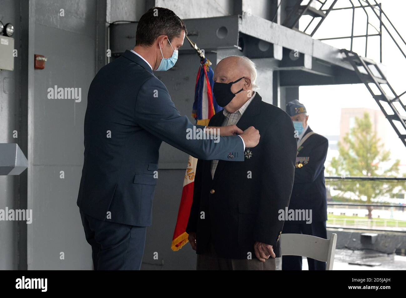 New York's French Consul General Mr. Jérémie Robert (l) presents the ...