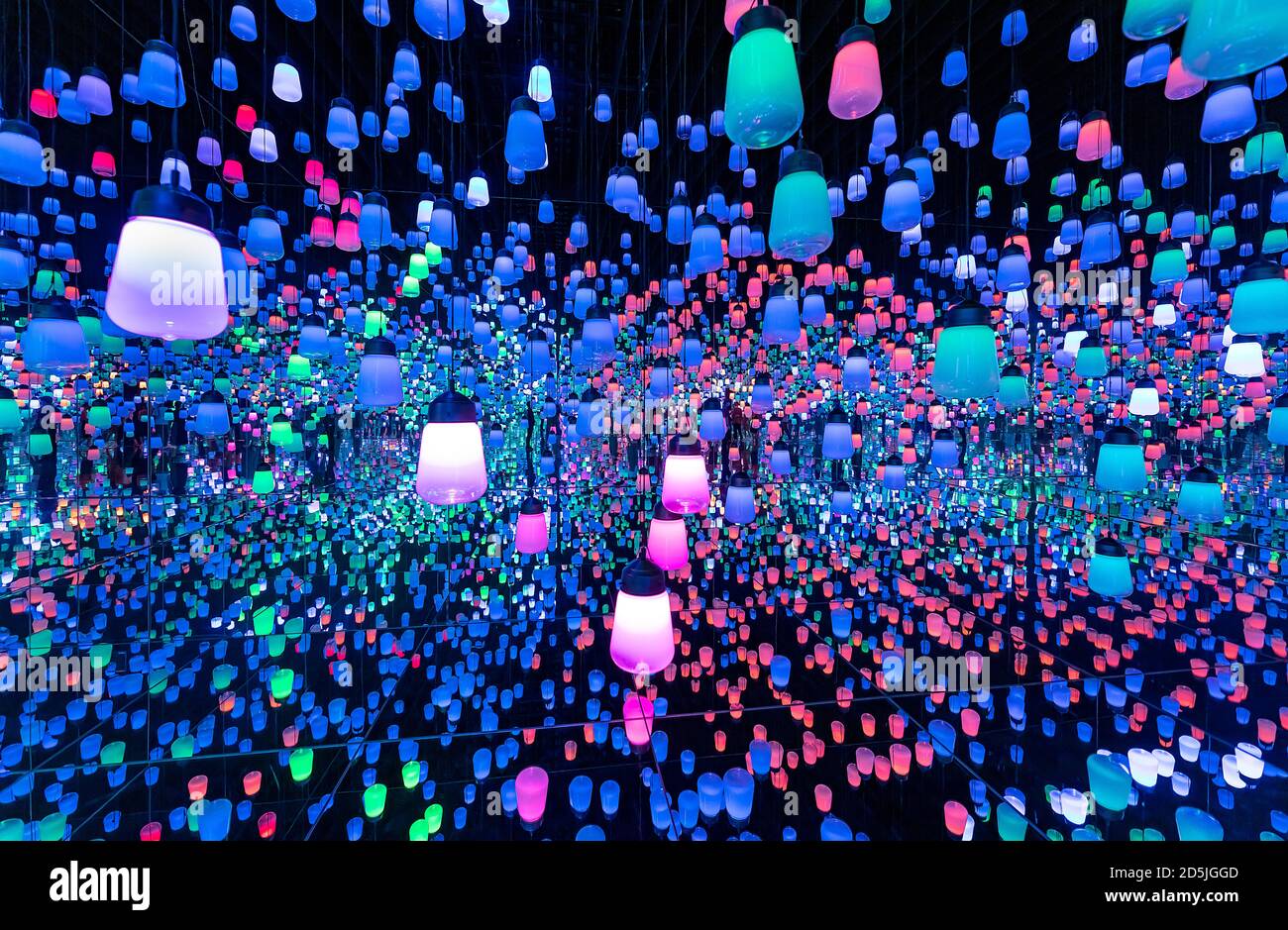 2020.09.12 - The Forest of Lamps at the digital art museum TeamLab ...