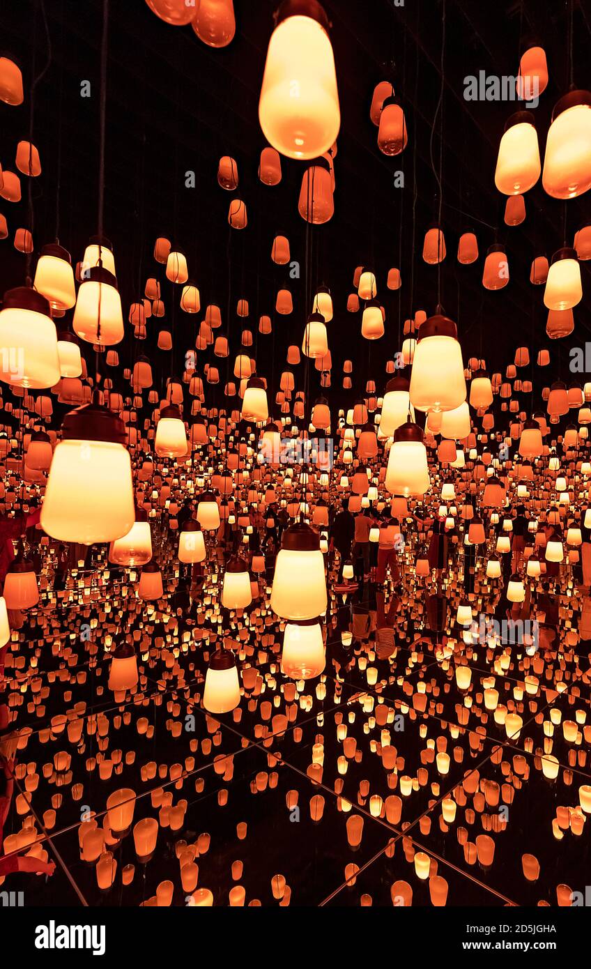 2020.09.12 - The Forest of Lamps at the digital art museum TeamLab ...