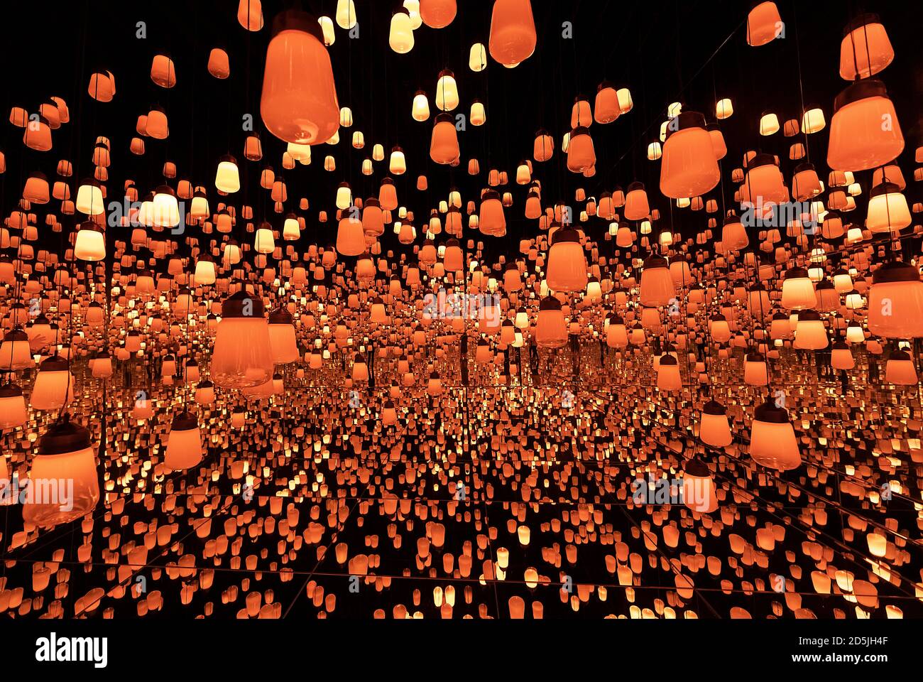 2020.09.12 - The Forest of Lamps at the digital art museum TeamLab ...