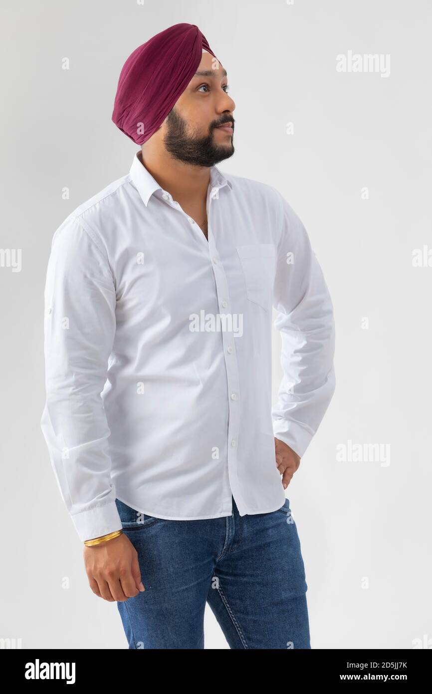 A SIKH MAN STANDING AND LOOKING AWAY FROM CAMERA Stock Photo - Alamy