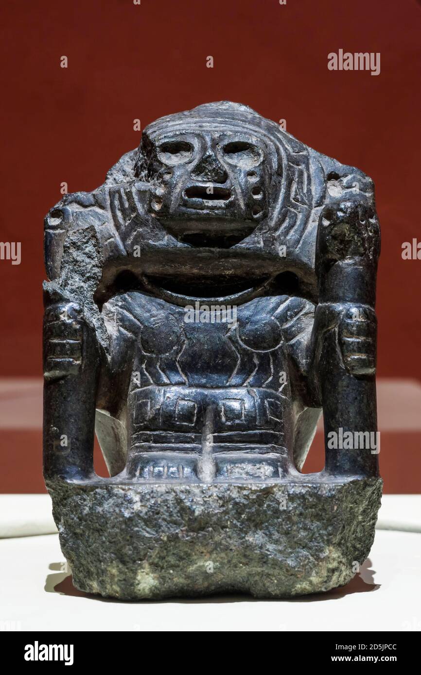 Pre columbian stone carvings hi-res stock photography and images - Alamy