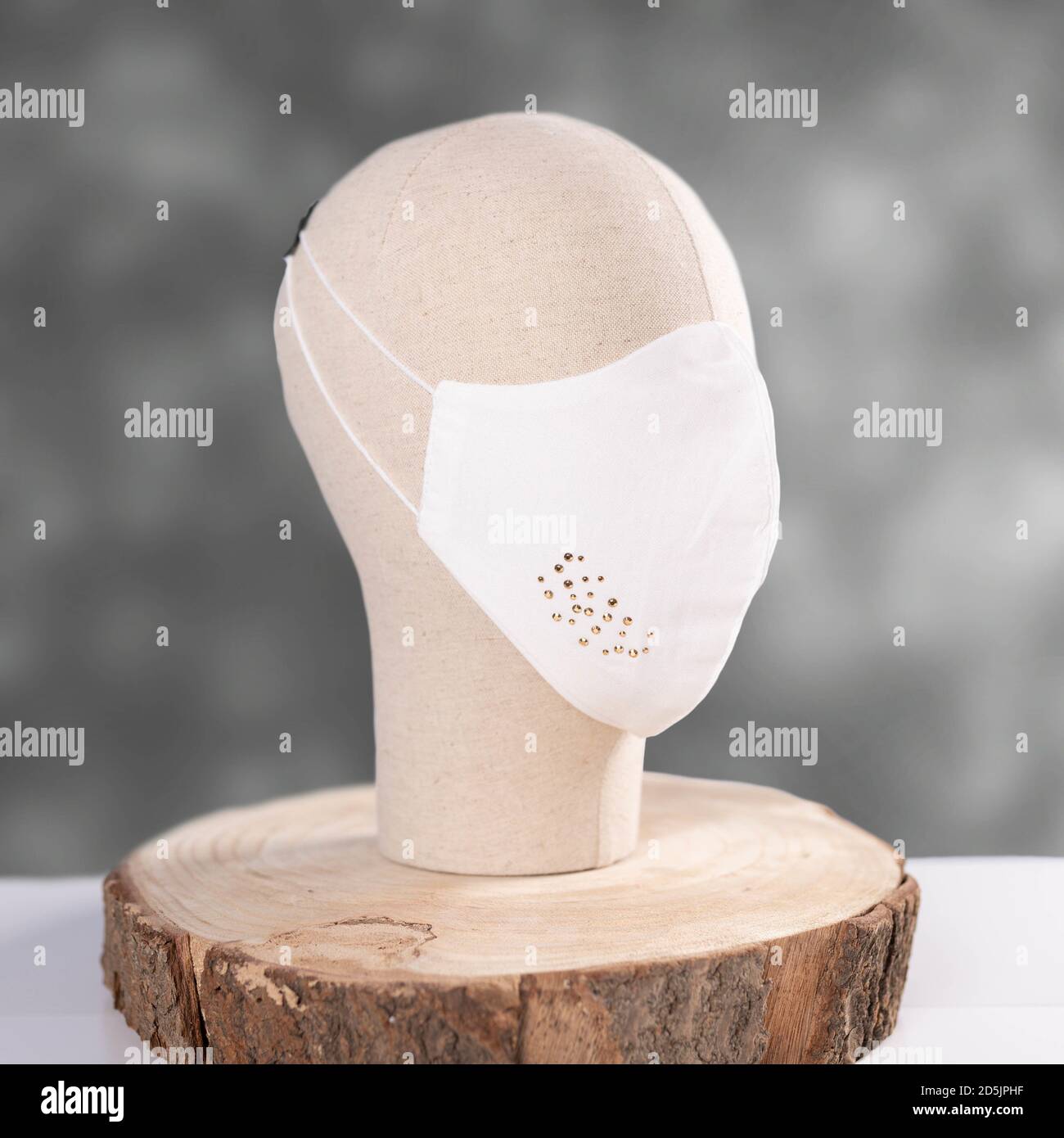 Gold crystal mask hi-res stock photography and images - Alamy