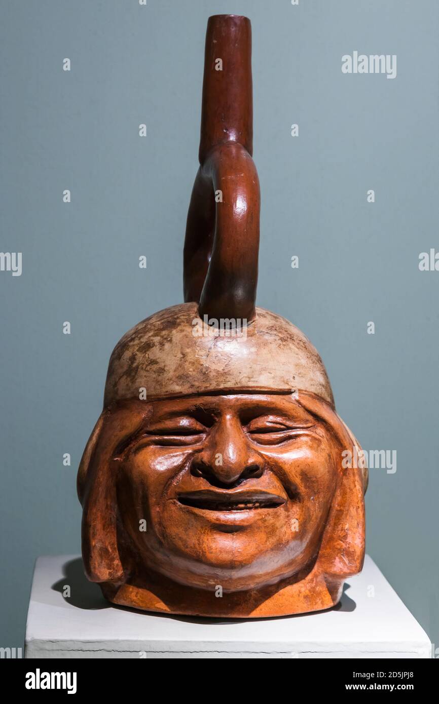 Moche bottle hi-res stock photography and images - Alamy