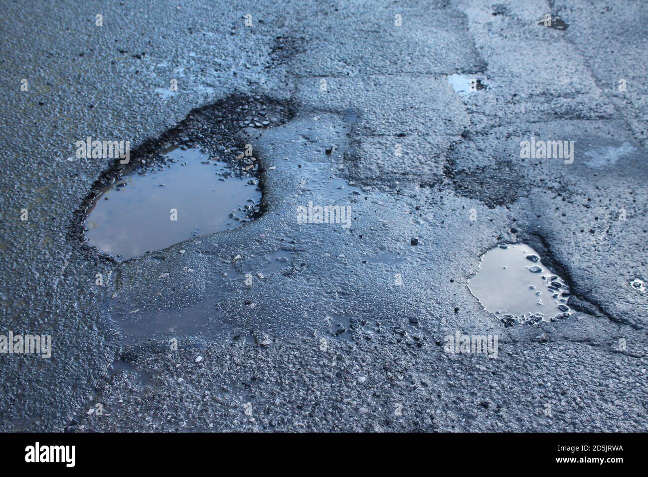 Pot hole in road surface hi-res stock photography and images - Alamy