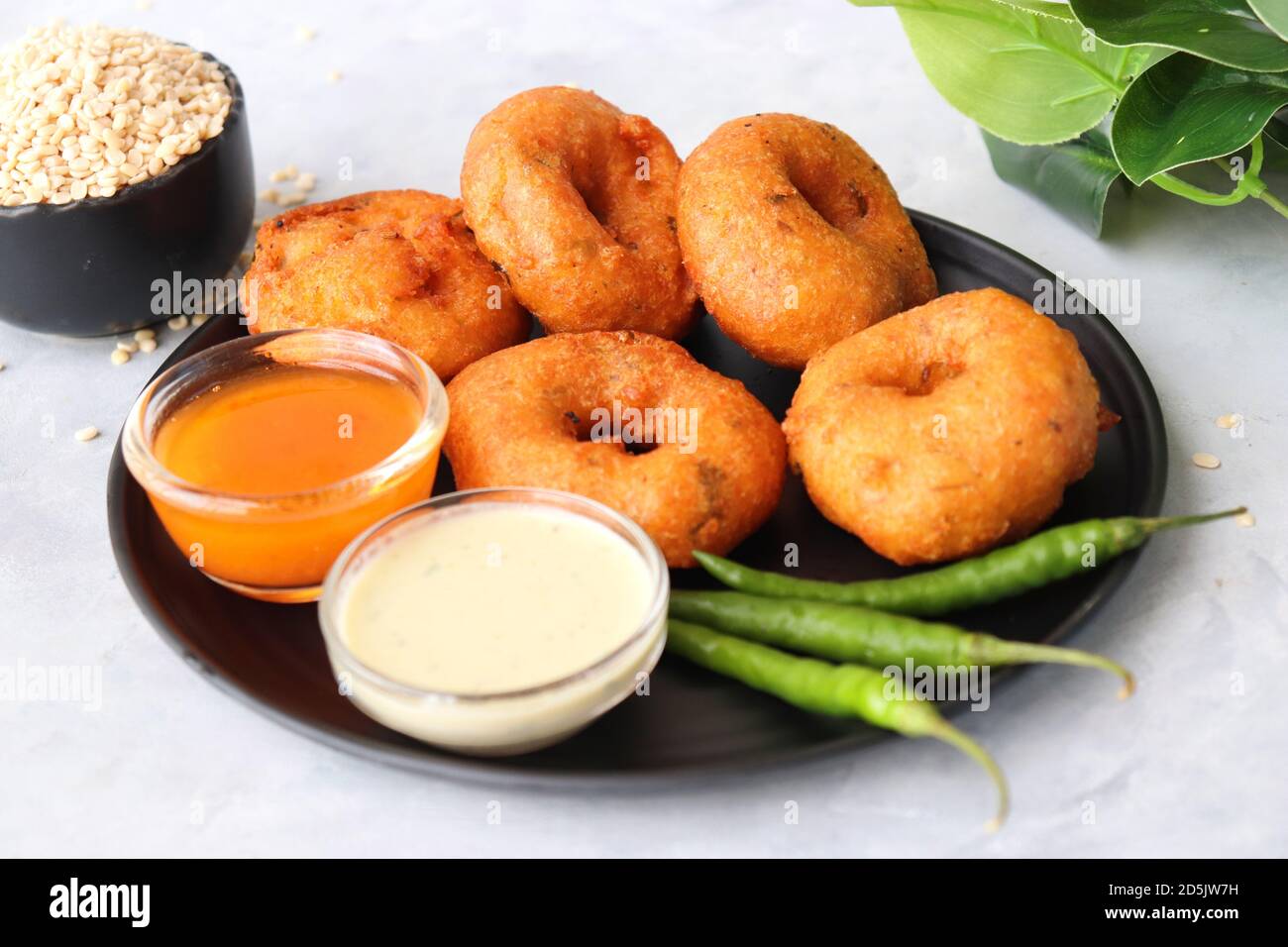 Vada or Medu vadai with sambar and coconut chutney - Popular South ...