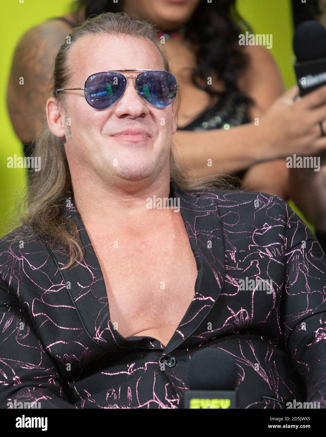 Wrestlers in ring hi-res stock photography and images - Alamy