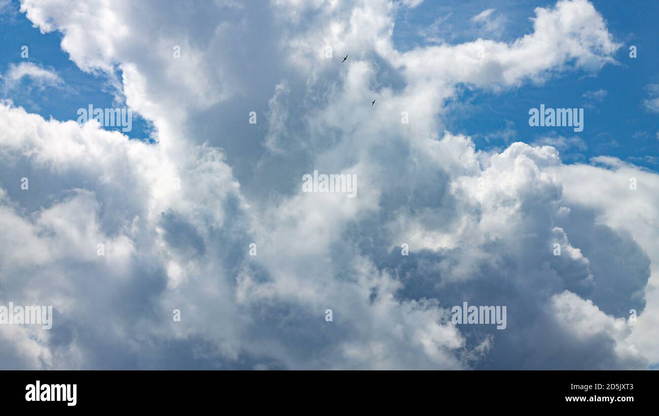 Timelapse white clouds in sky hi-res stock photography and images - Alamy