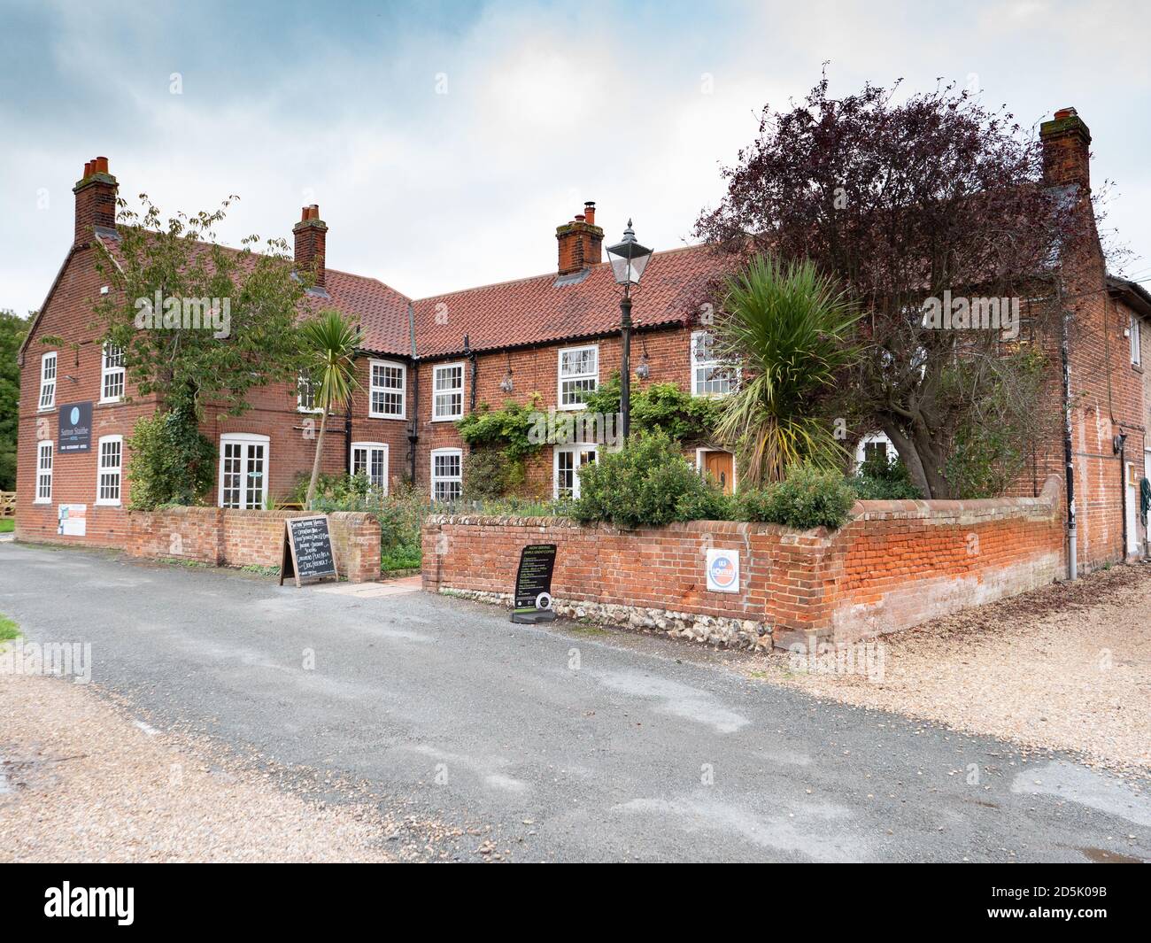 Sutton Staithe Hotel on Norfolk Broads, Norfolk, UK Stock Photo - Alamy