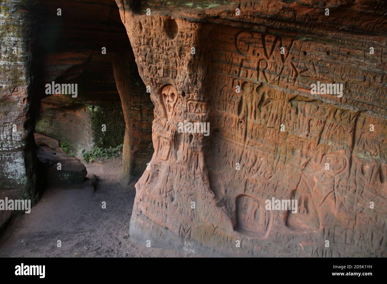 Rock caves kinver hi-res stock photography and images - Alamy
