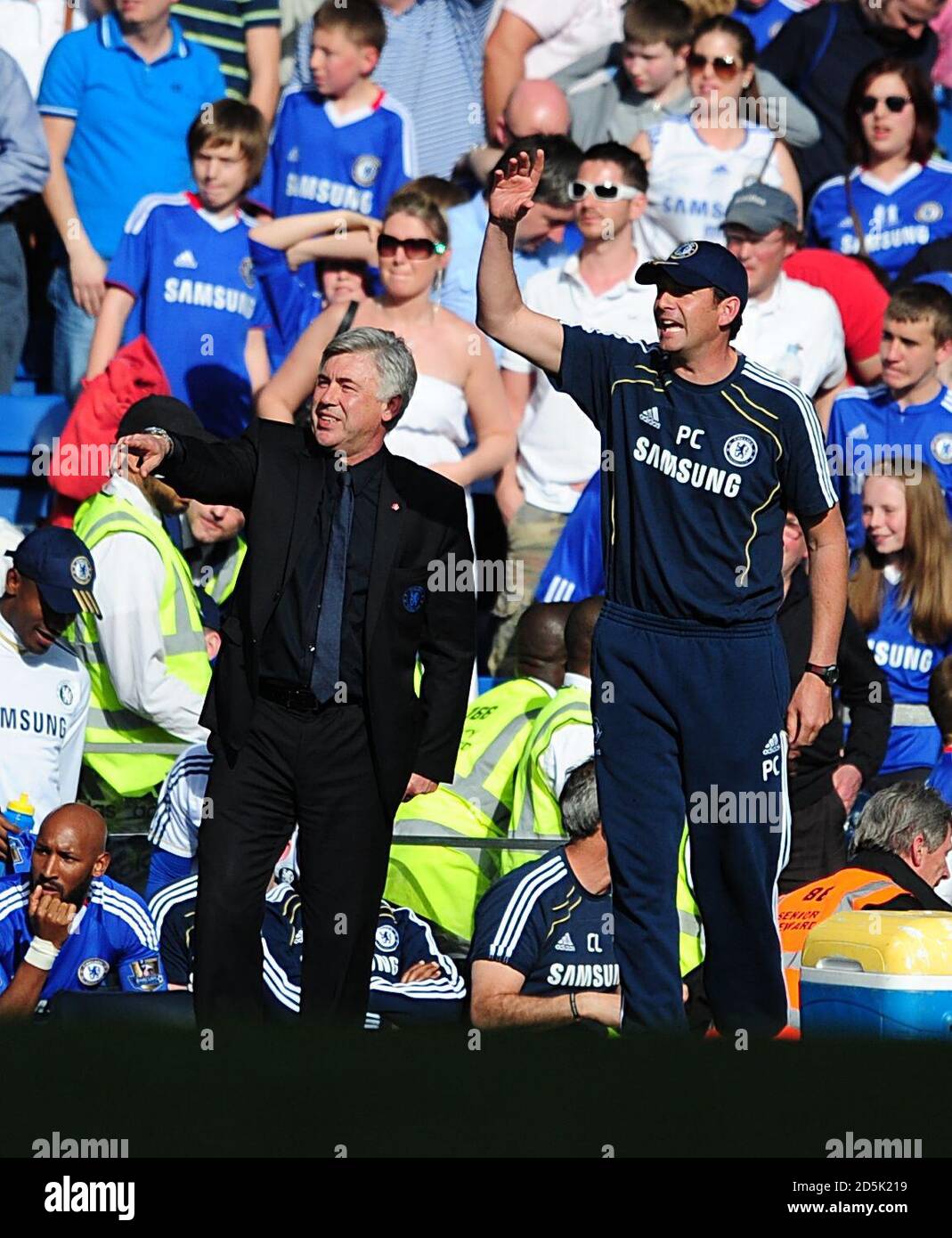 Left right chelsea manager carlo ancelotti hi-res stock photography and ...