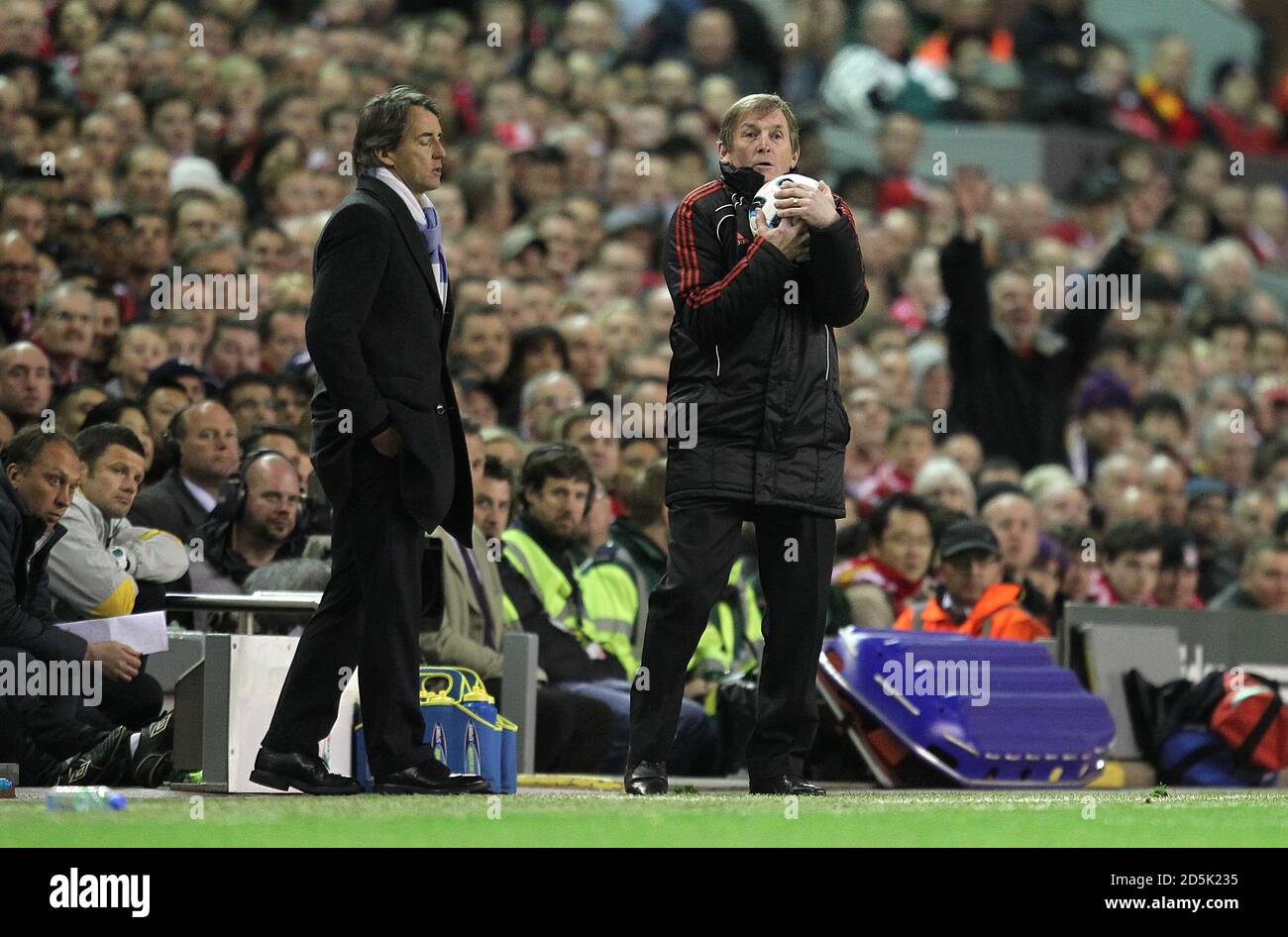 Kenny dalglish liverpool manager hi-res stock photography and images ...