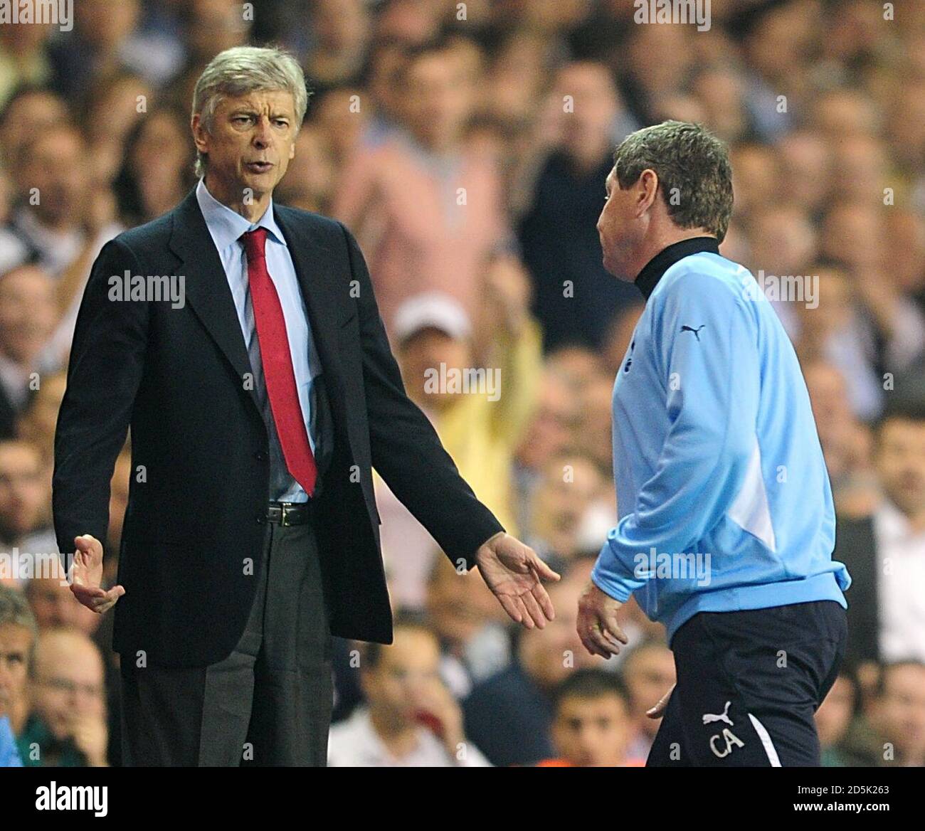 Tottenham hotspur coach clive allen hi-res stock photography and images ...