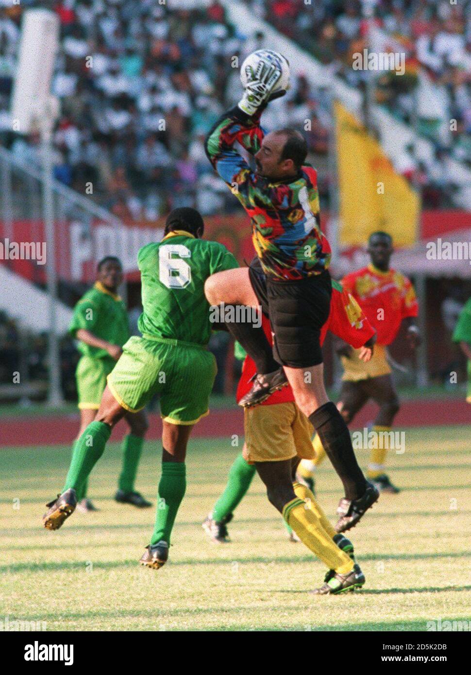 BRUCE GROBBELAAR, ZIMBABWE SAVES AGAINST ZAIRE Stock Photo - Alamy