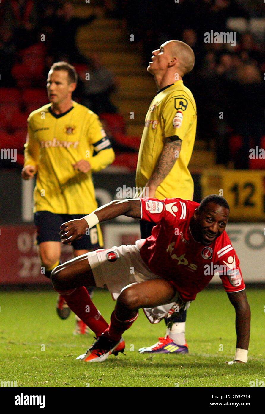 Charlton Atheltic's Jason Euell turns to celebrate his goal Stock Photo ...