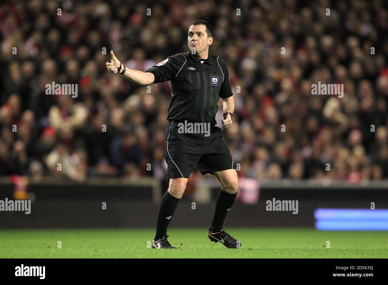 Phil Dowd, match referee Stock Photo - Alamy