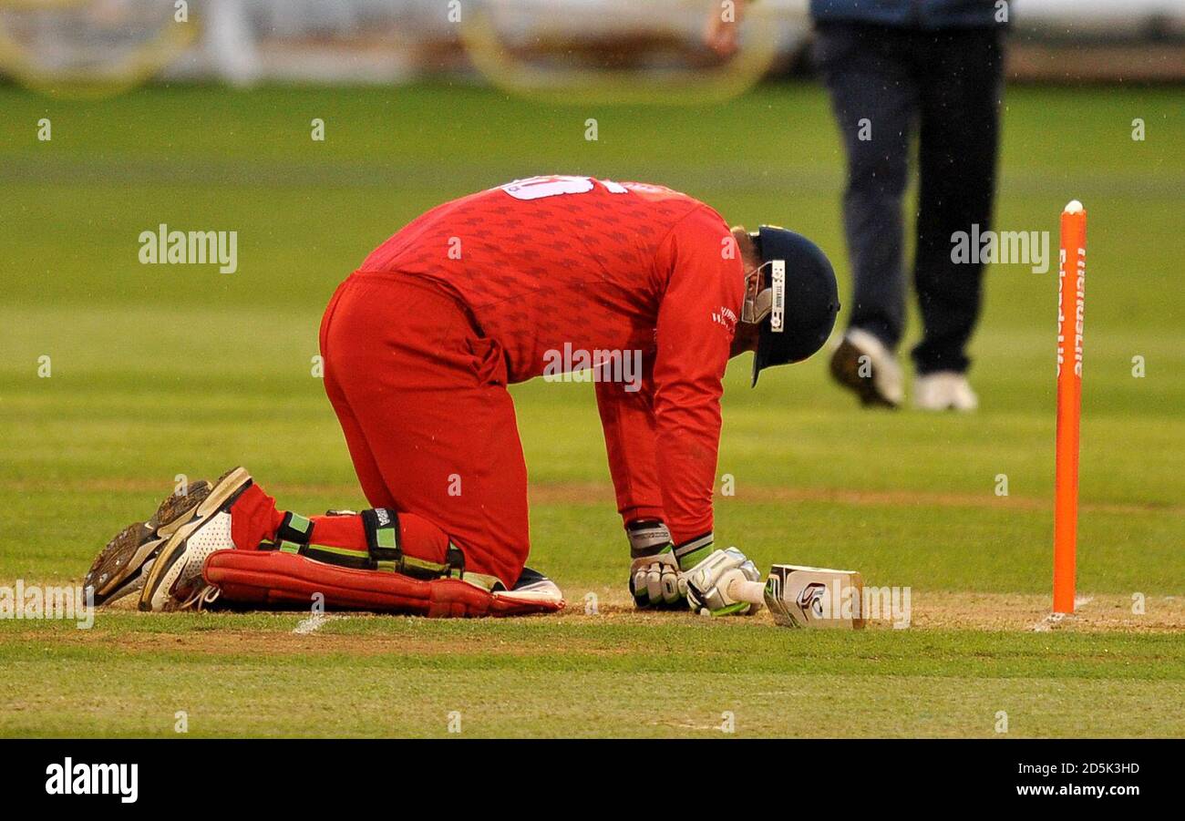 Being hit on head hi-res stock photography and images - Alamy