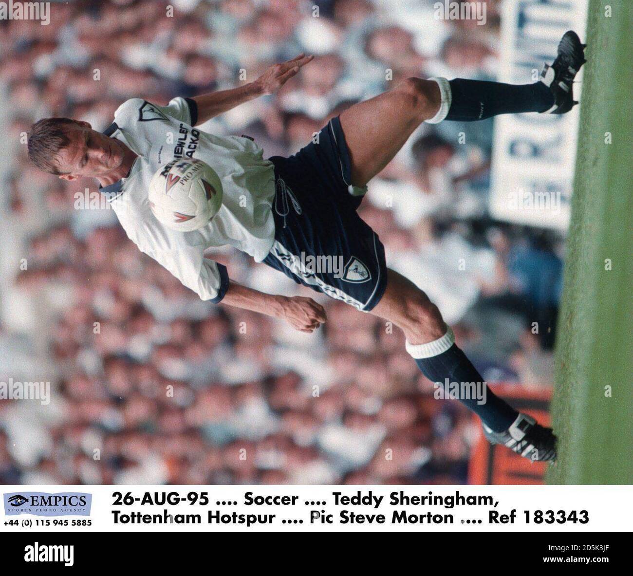 Soccer teddy sheringham hi-res stock photography and images - Alamy