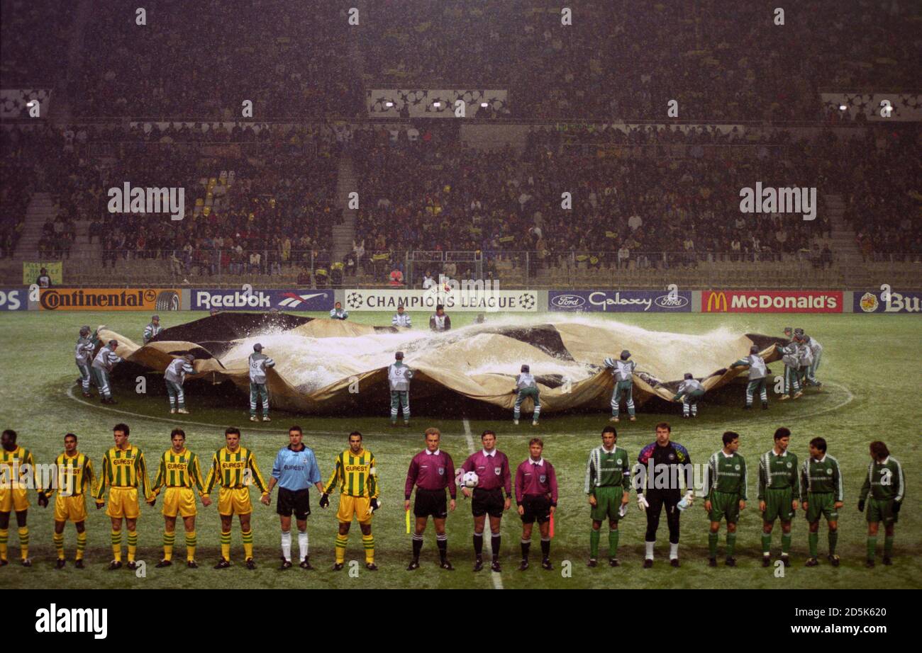 Teams Line up pre-match Stock Photo - Alamy