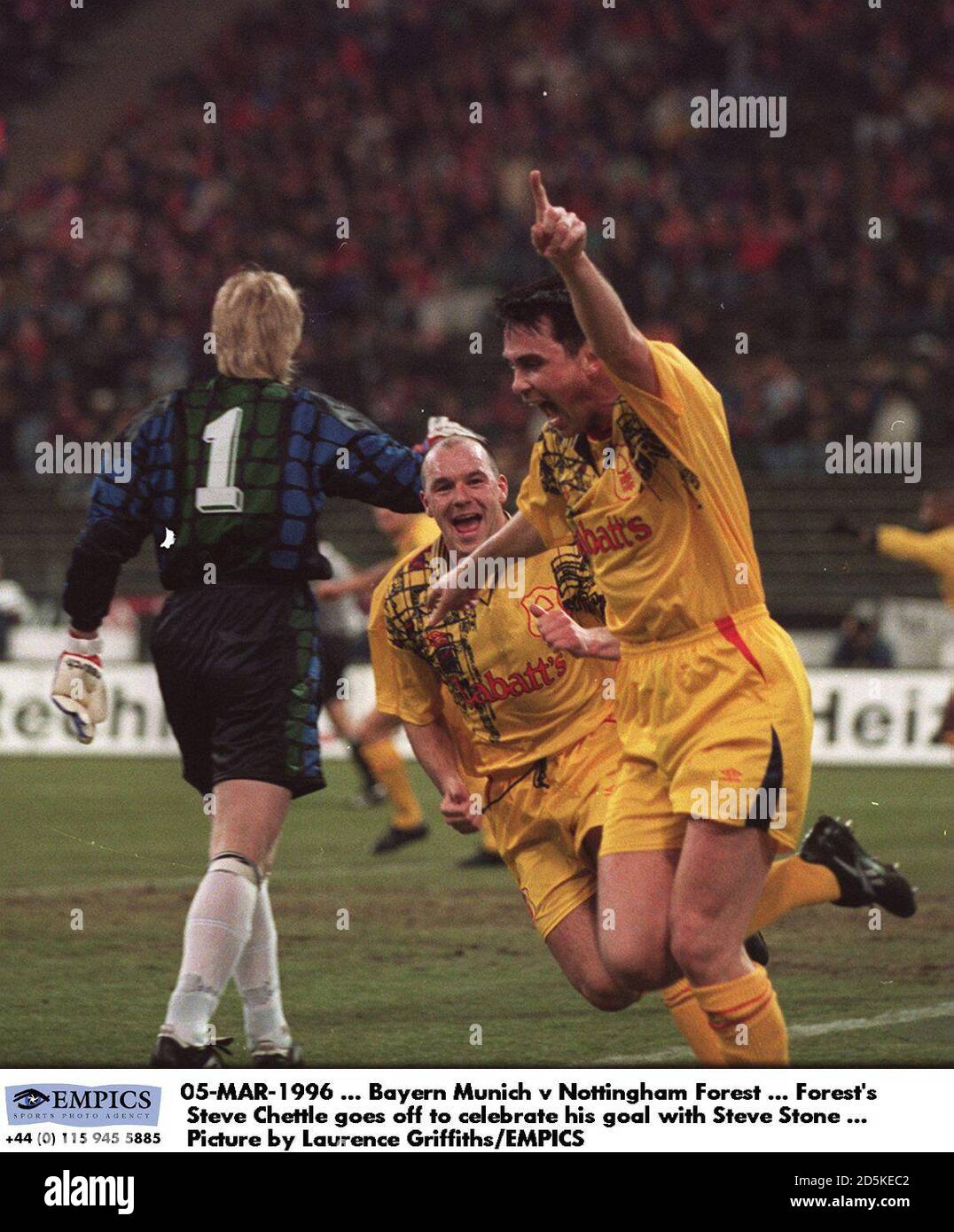 05-MAR-1996 ... Bayern Munich v Nottingham Forest ... Forest's Steve ...