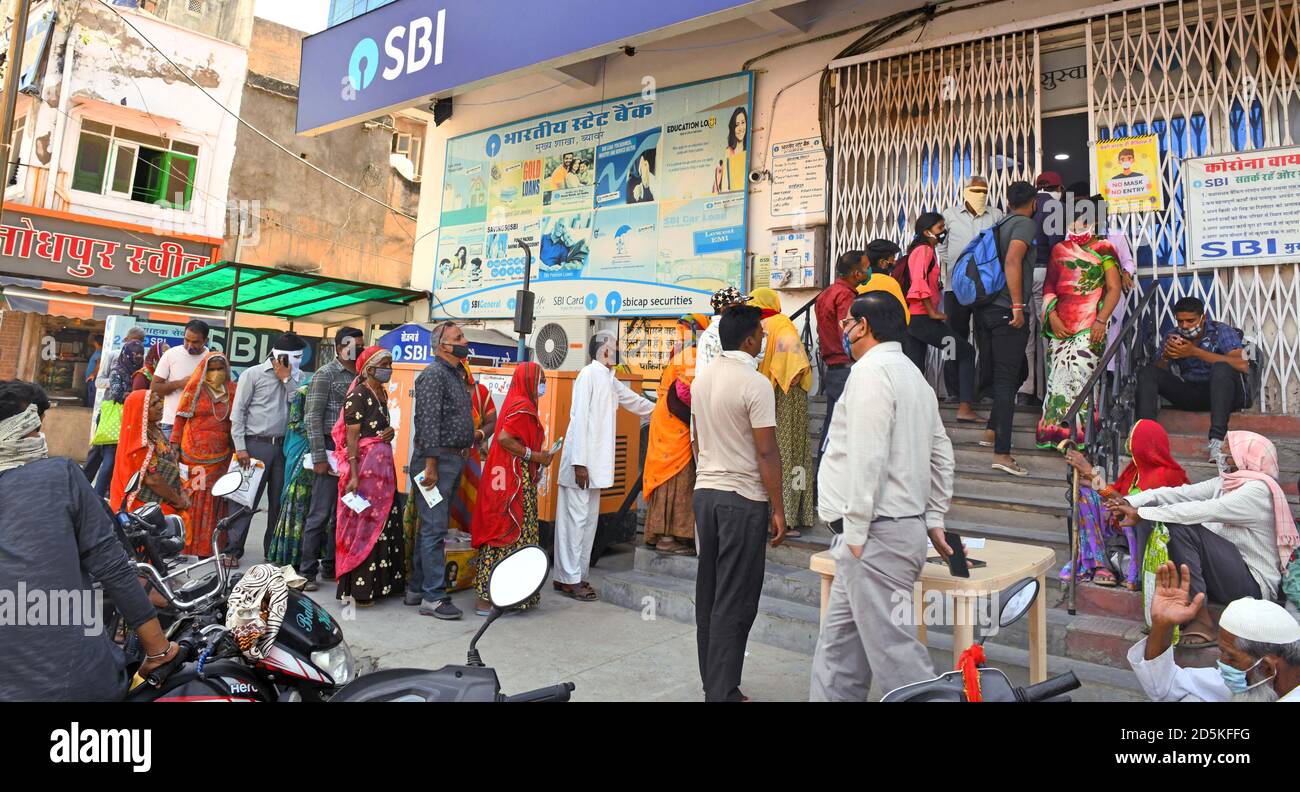 Bank queue india hi-res stock photography and images - Alamy