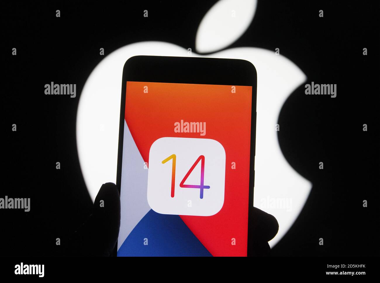 Operating system logos hi-res stock photography and images - Alamy