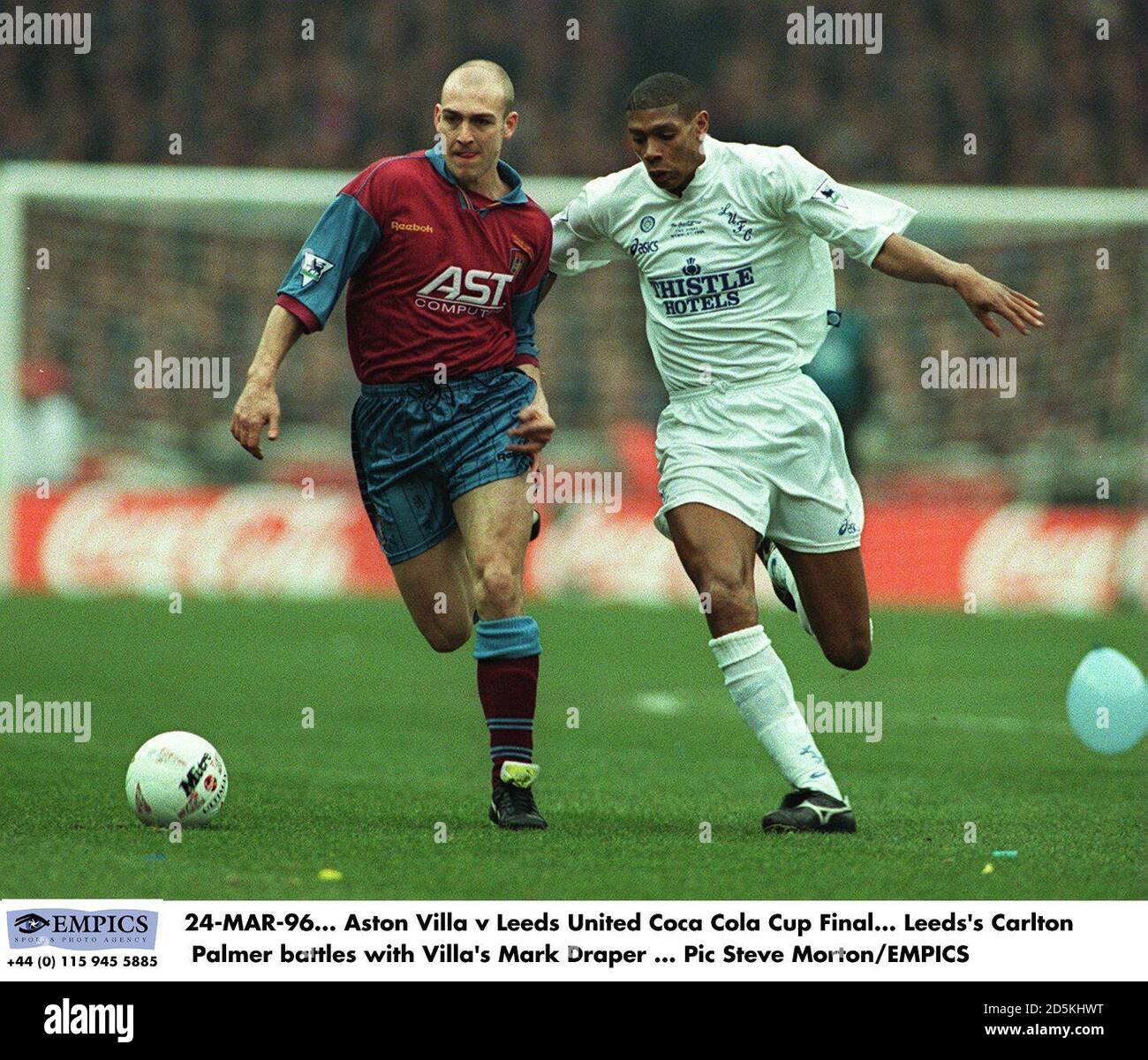 Leeds United's Carlton Palmer battles with Aston Villa's Mark Draper ...