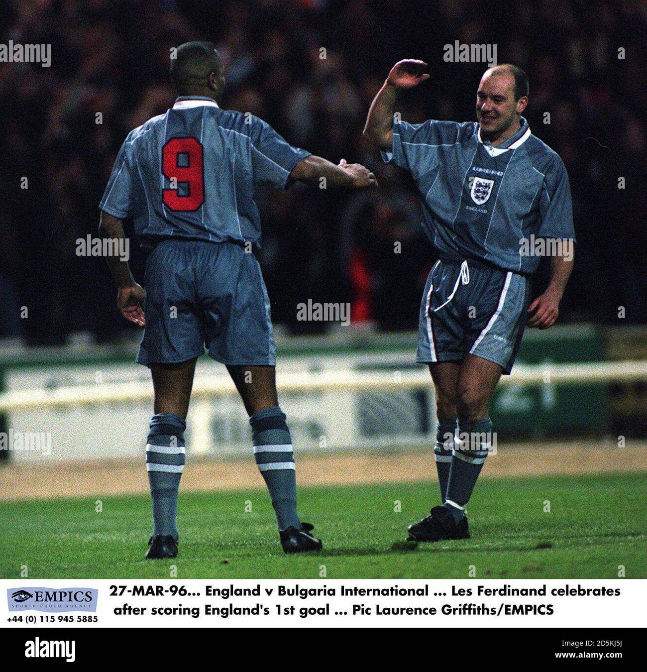 Les Ferdinand celebrates with Steve Stone after scoring England's first ...