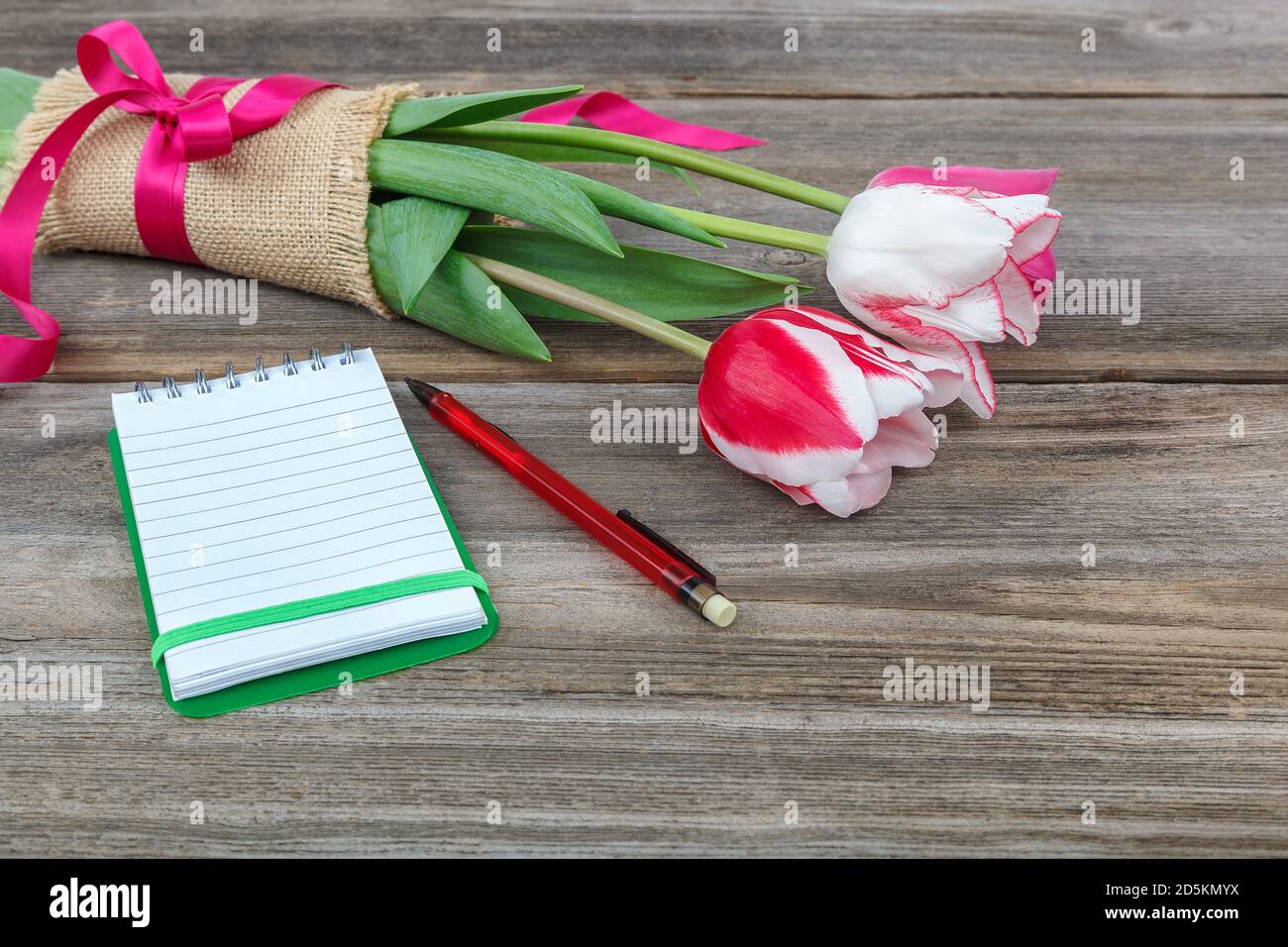 Tulips flowers bouquet of wooden boards as a background Stock Photo - Alamy