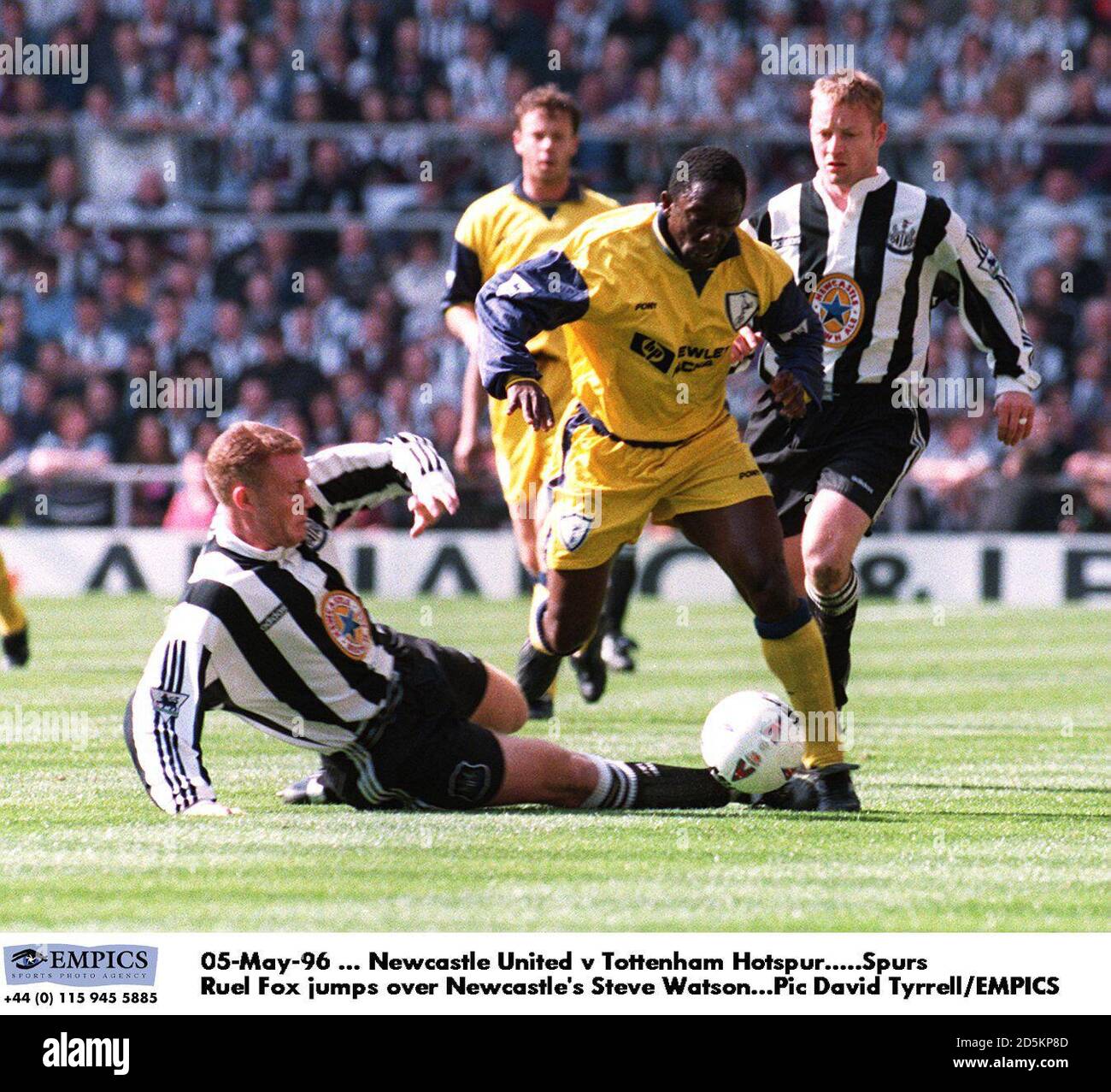 Spurs Ruel Fox jumps over Newcastle's Steve Watson Stock Photo - Alamy