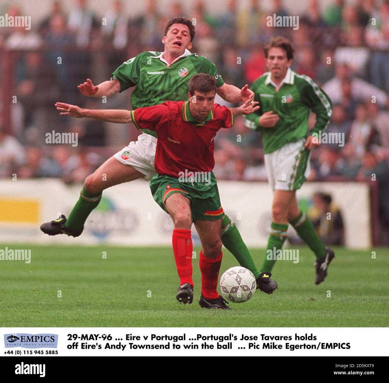 Portugal's Jose Tavares holds off Ireland's Andy Townsend to win the ...