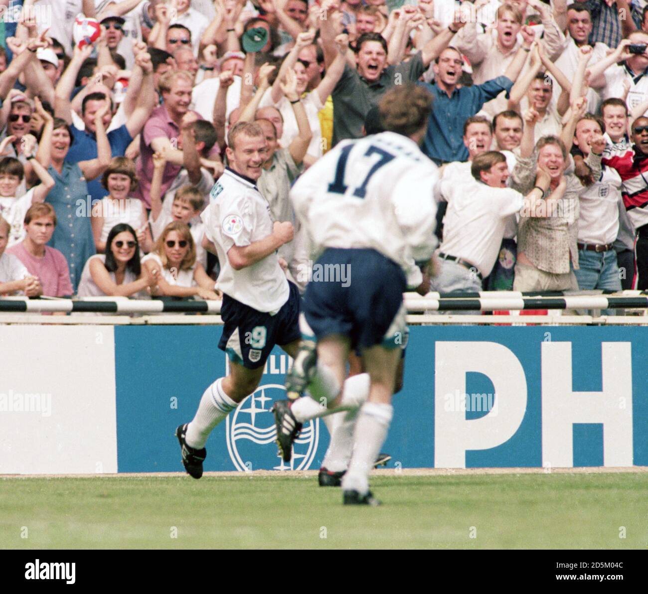Alan Shearer (England) celebrates his goal Stock Photo - Alamy