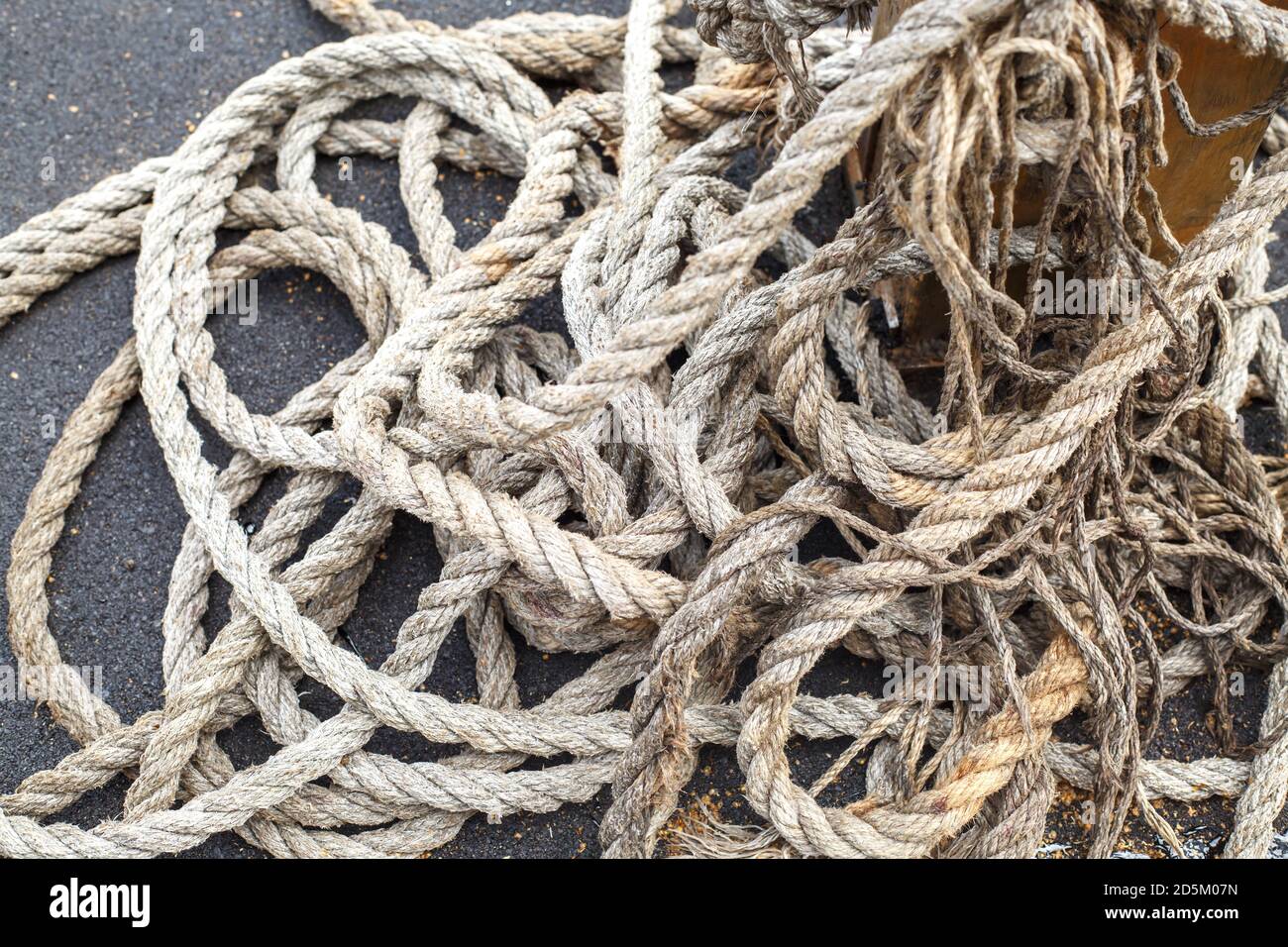 Rope wrapped around pole hi-res stock photography and images - Alamy