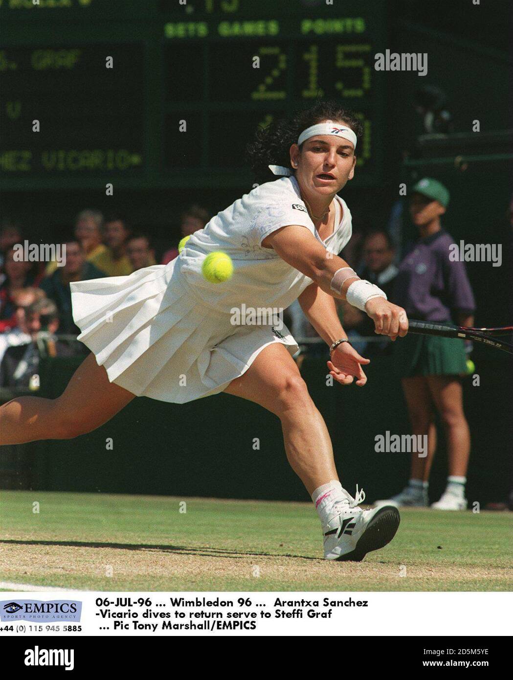 06-JUL-96 ... Wimbledon 96 ... Arantxa Sanchez-Vicario dives to return ...