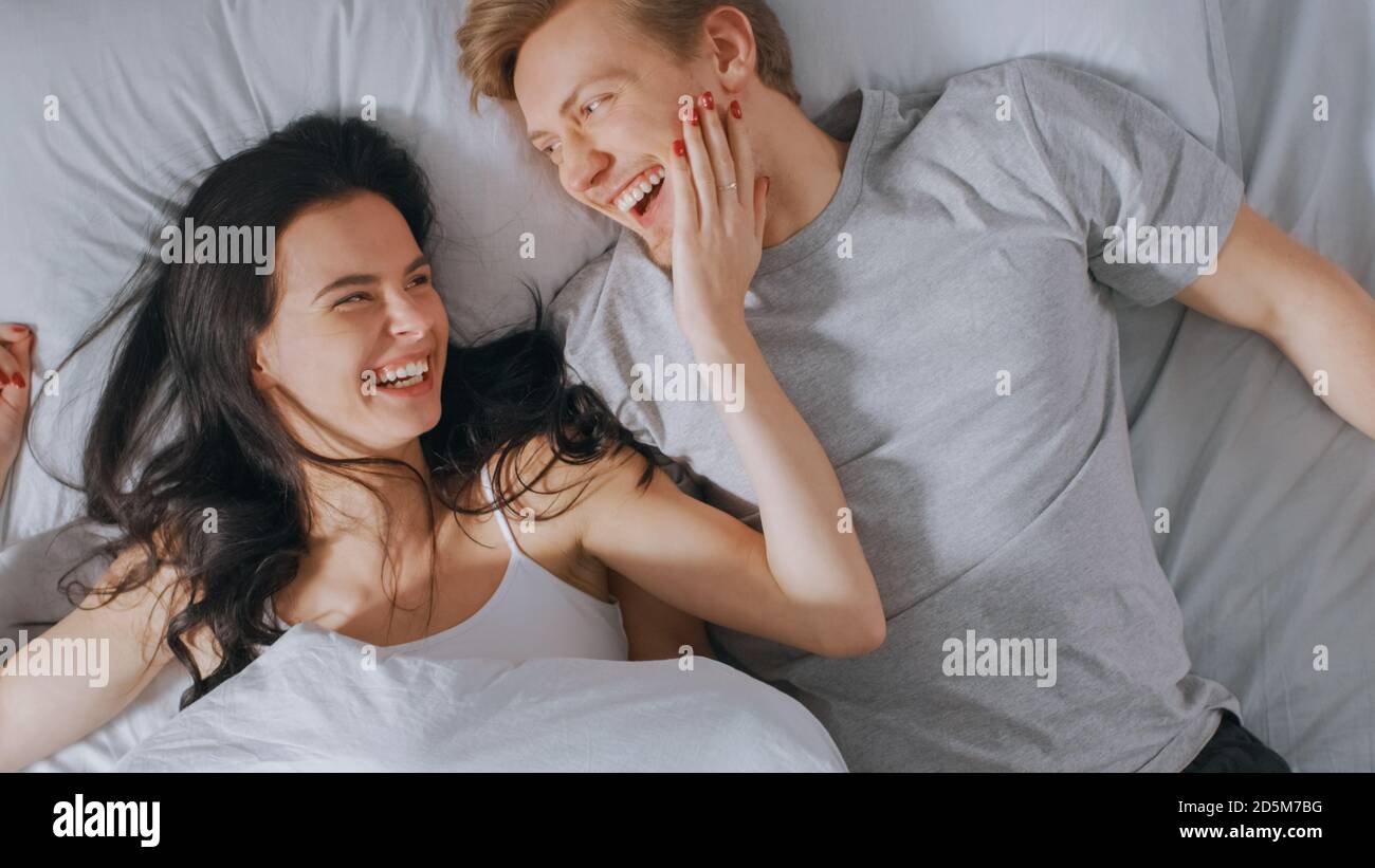 Couple sleeping bed smile hi-res stock photography and images - Alamy