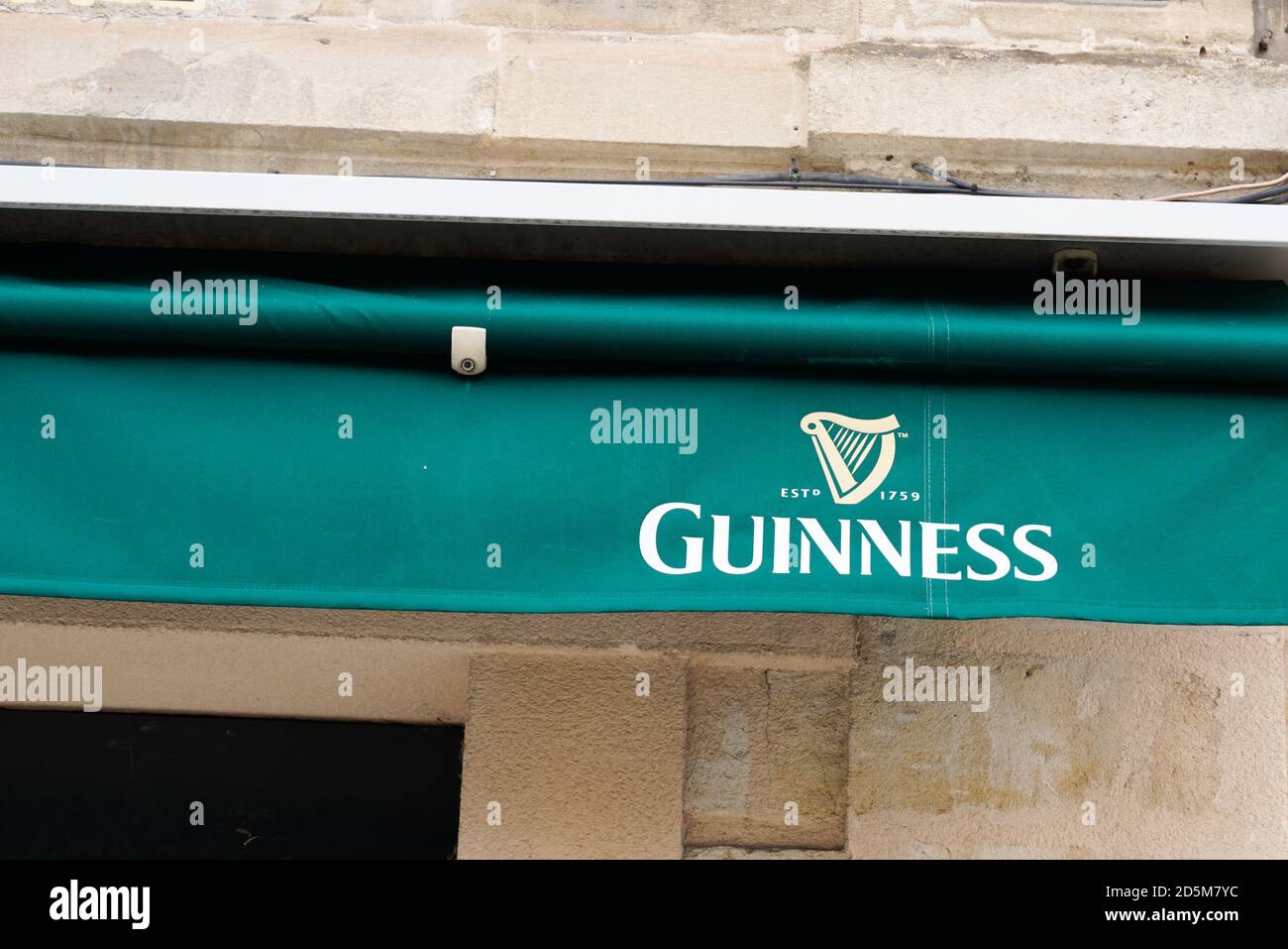 Guinness badge hi-res stock photography and images - Alamy