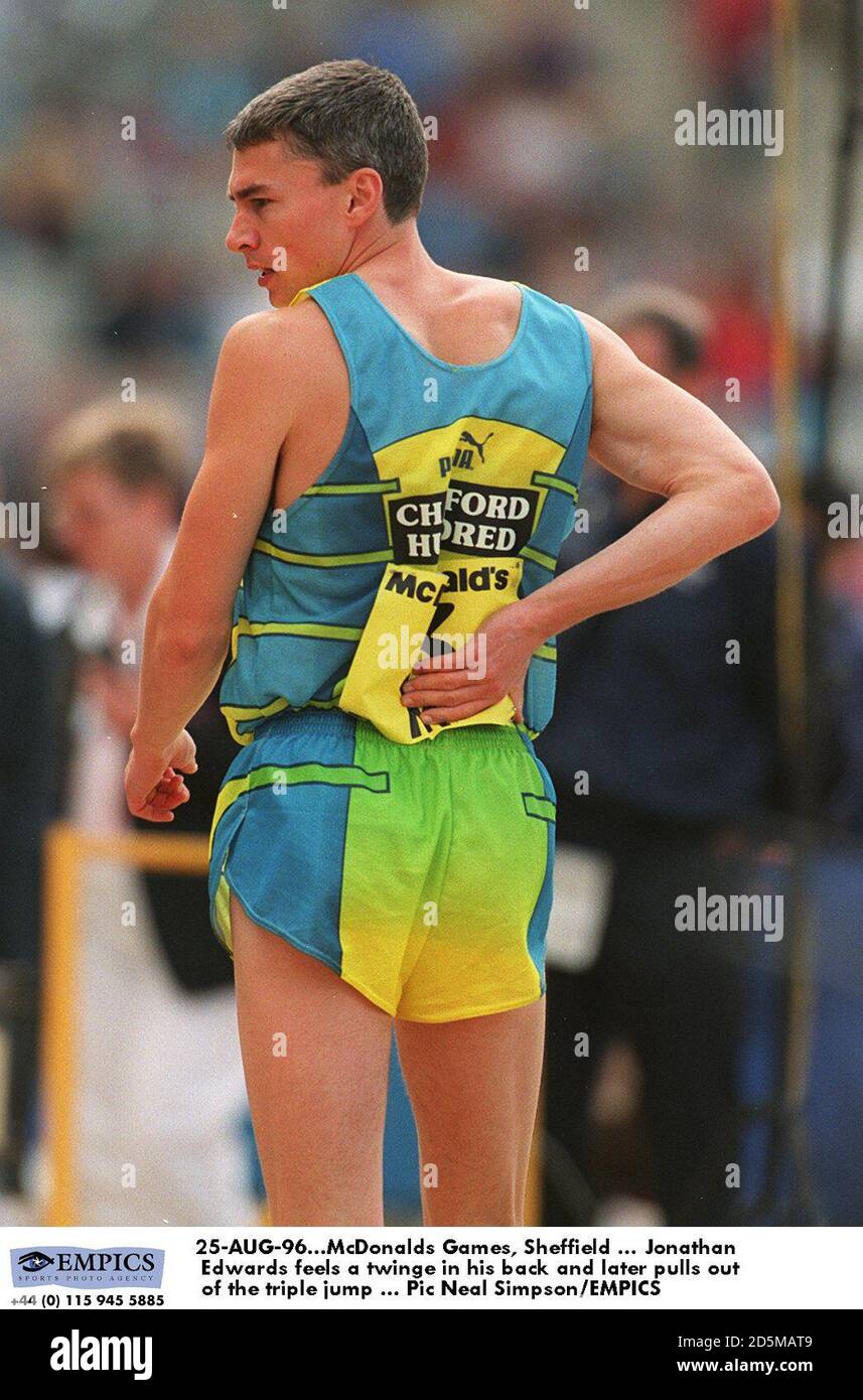 Jonathan edwards triple jump hi-res stock photography and images - Alamy