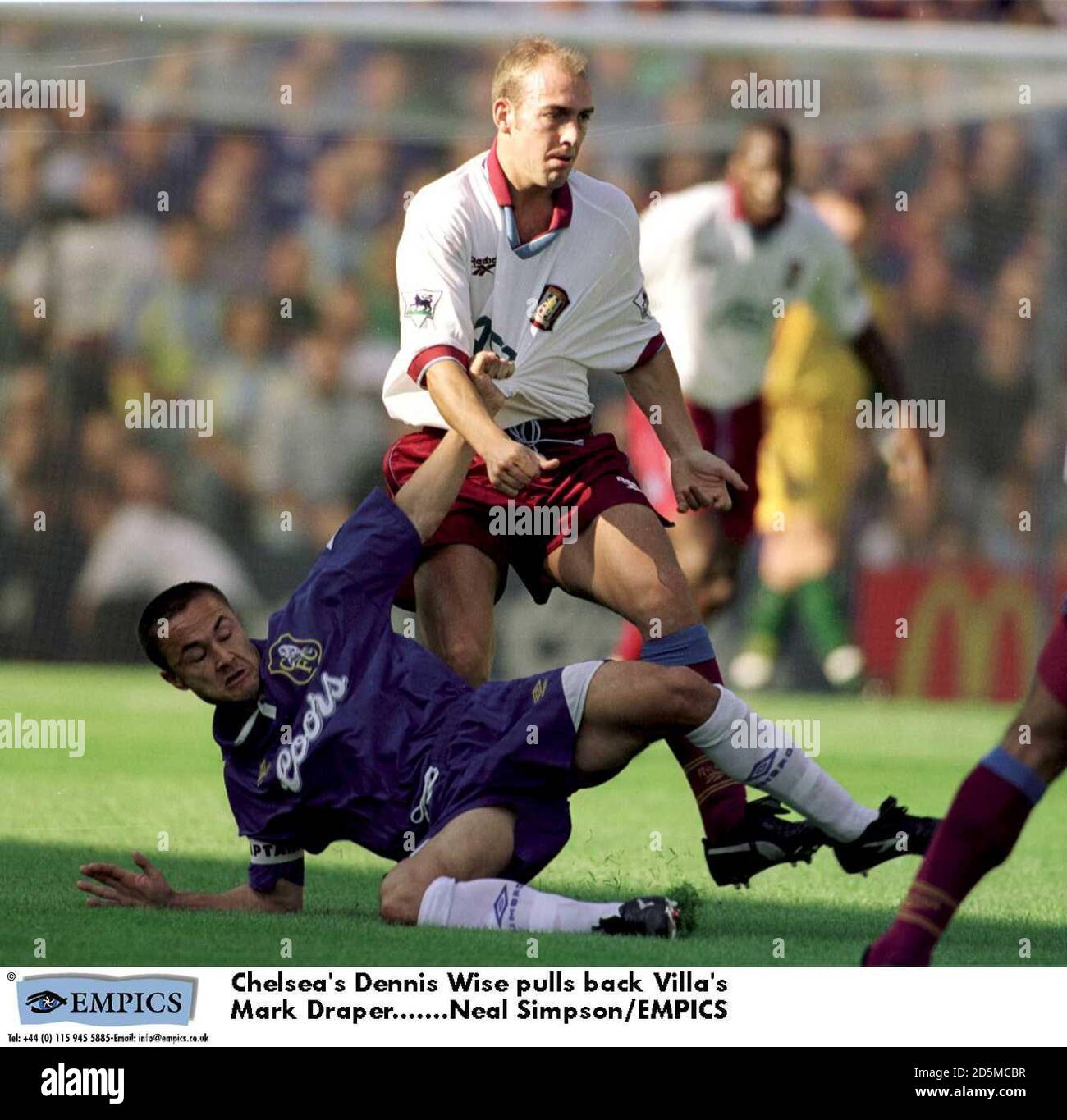 Chelsea's Dennis Wise pulls back Villa's Mark Draper Stock Photo - Alamy