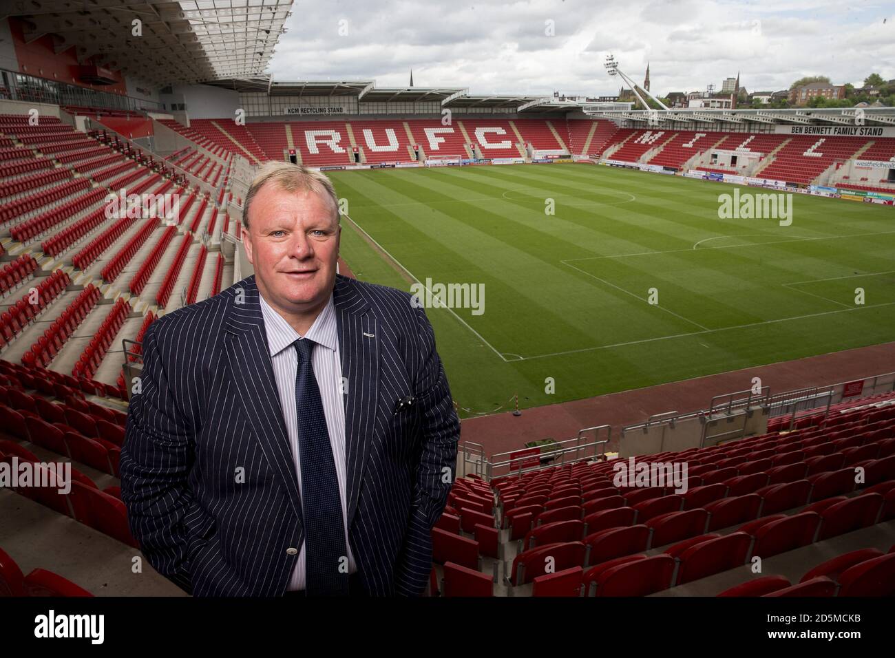 Rotherham manager Steve Evans Stock Photo - Alamy