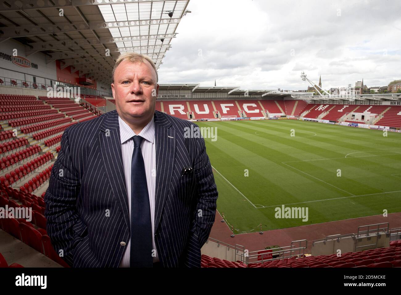 Rotherham manager Steve Evans Stock Photo - Alamy
