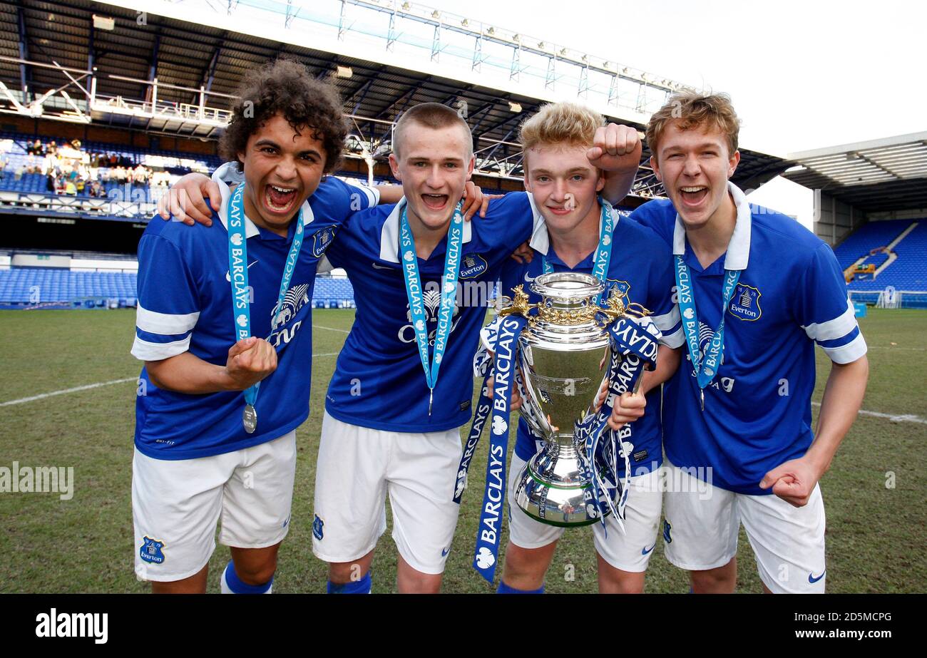 Everton players celebrate the win Stock Photo - Alamy