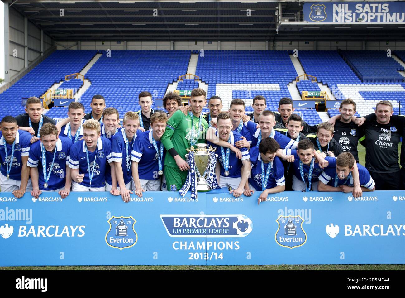 Everton players celebrate with the Under 18 Premier League trophy Stock ...