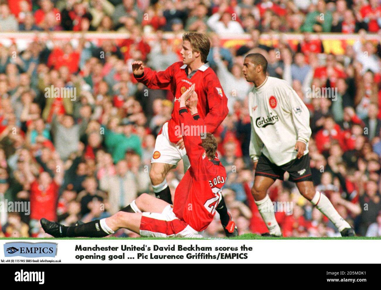 Manchester United's David Beckham scores the opening goal Stock Photo ...